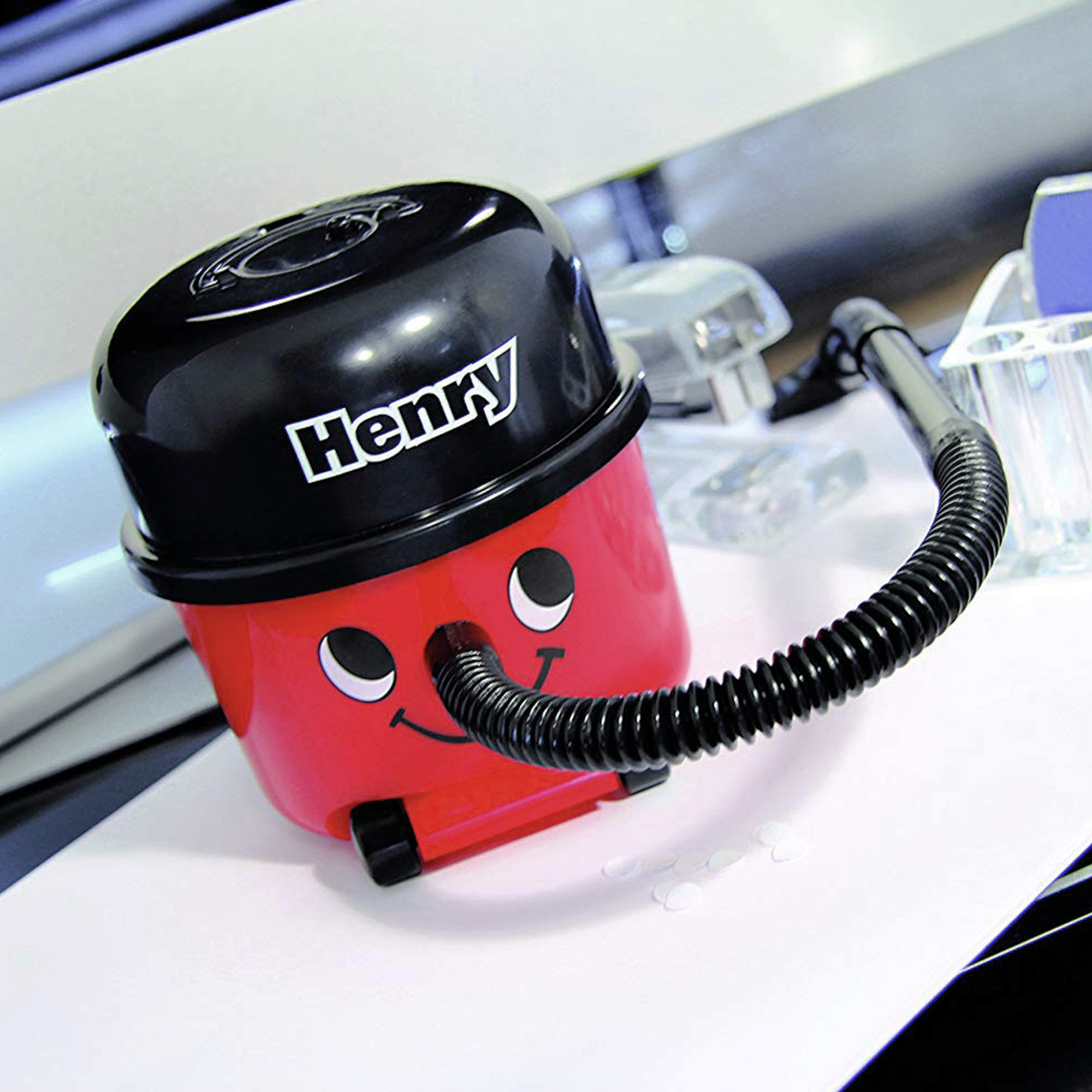 Mini Staubsauger Henry - kleiner PC Staubsauger für die Tastatur!